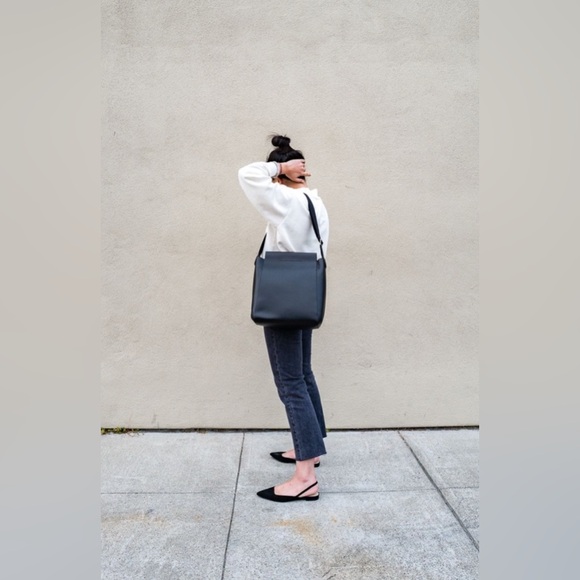 Everlane | Bags | Everlane The Form Crossbody Bag | Poshmark